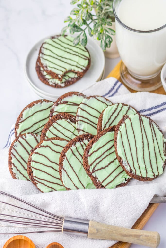 Copycat Thin Mint Cookies - Maria's Mixing Bowl